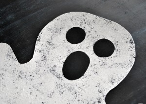 Halloween Sponge Painted Ghost Craft - I Heart Crafty Things