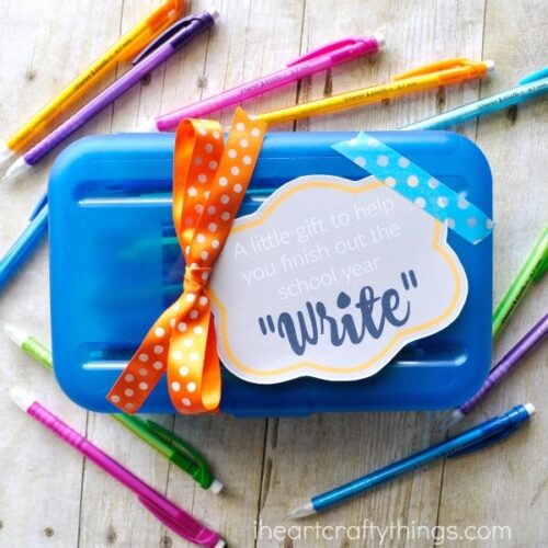 DIY Back-to-School Photo Frame - I Heart Crafty Things