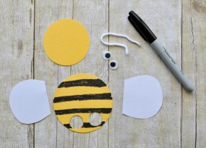 Incredibly Cute Bee Finger Puppets Craft - I Heart Crafty Things