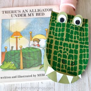 Awesome DIY Alligator Puppets - I Heart Crafty Things