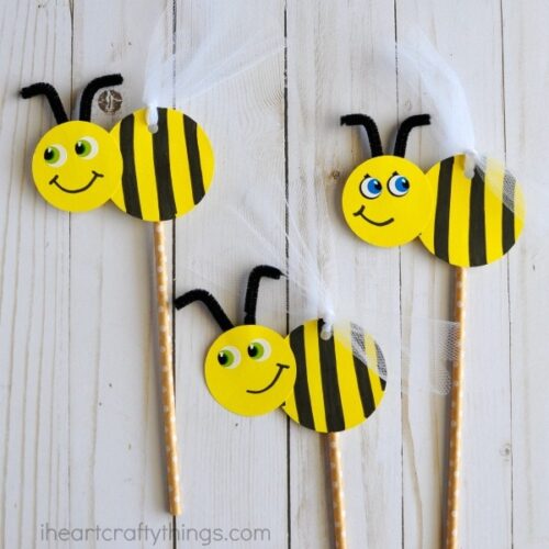 Cute And Easy DIY Bee Puppets - I Heart Crafty Things
