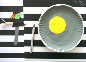 Playful Paper Plate Halloween Craft - I Heart Crafty Things