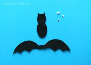 Halloween Felt Bat Finger Puppets - I Heart Crafty Things