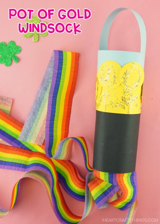 St. Patrick's Day Windsocks - I Heart Crafty Things